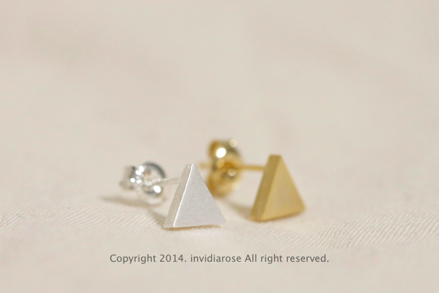 Triangle Earring on Luulla