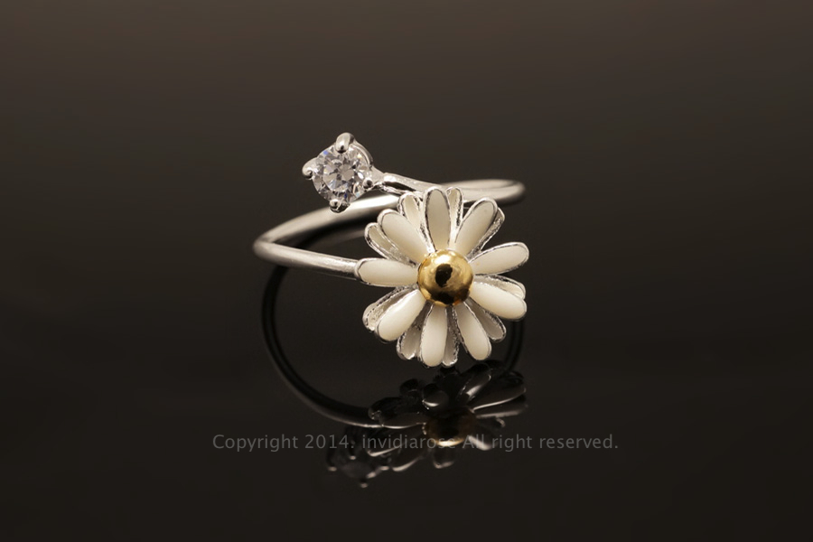 White Flower Cz Ring on Luulla